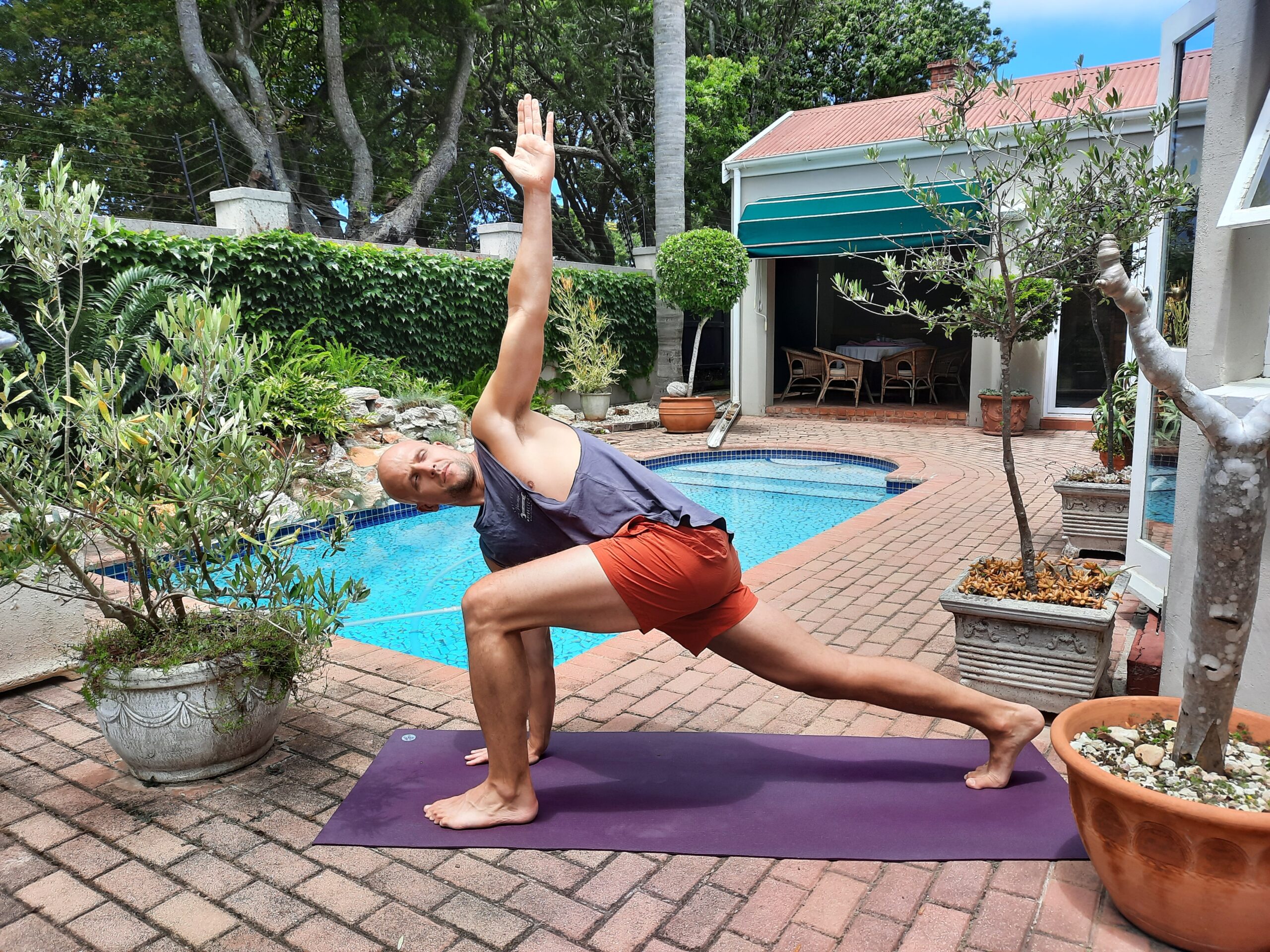 The 7 Best Stretches You Should Be Doing On A Daily Basis